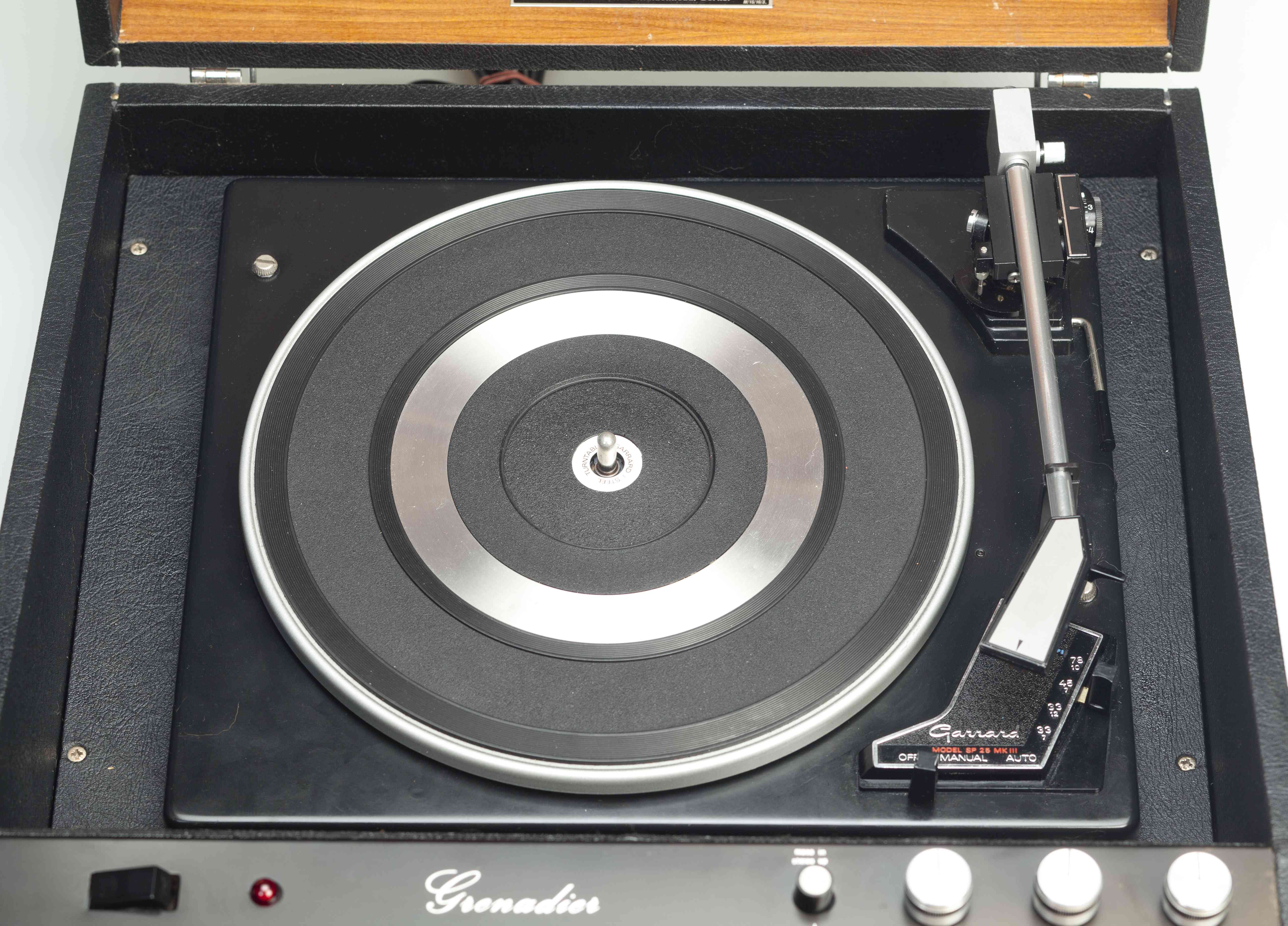 Hacker - Grenadier GP45 - Turntable