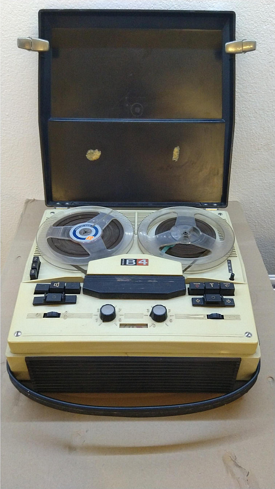 Tesla - B4 -bazar elektroniky